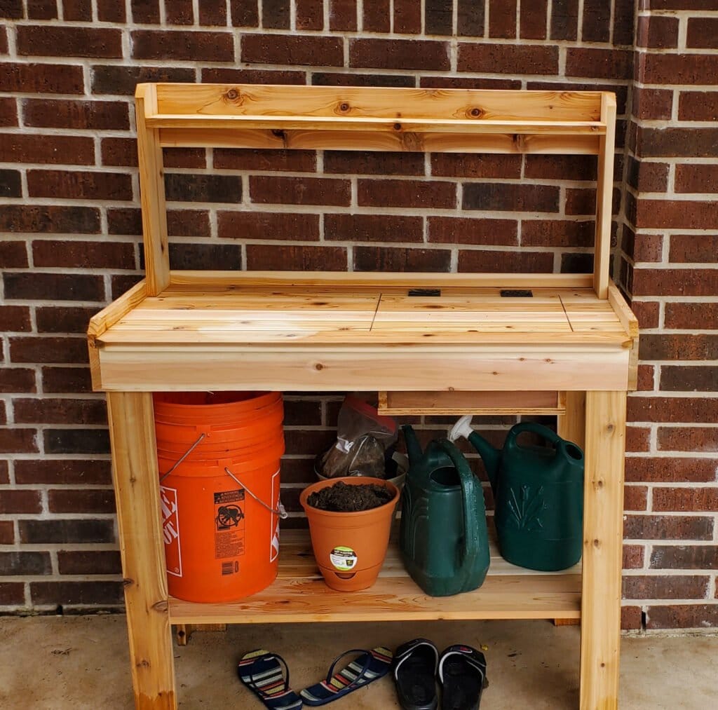 Space-Saving Cedar Potting Bench: Perfect for Gardening